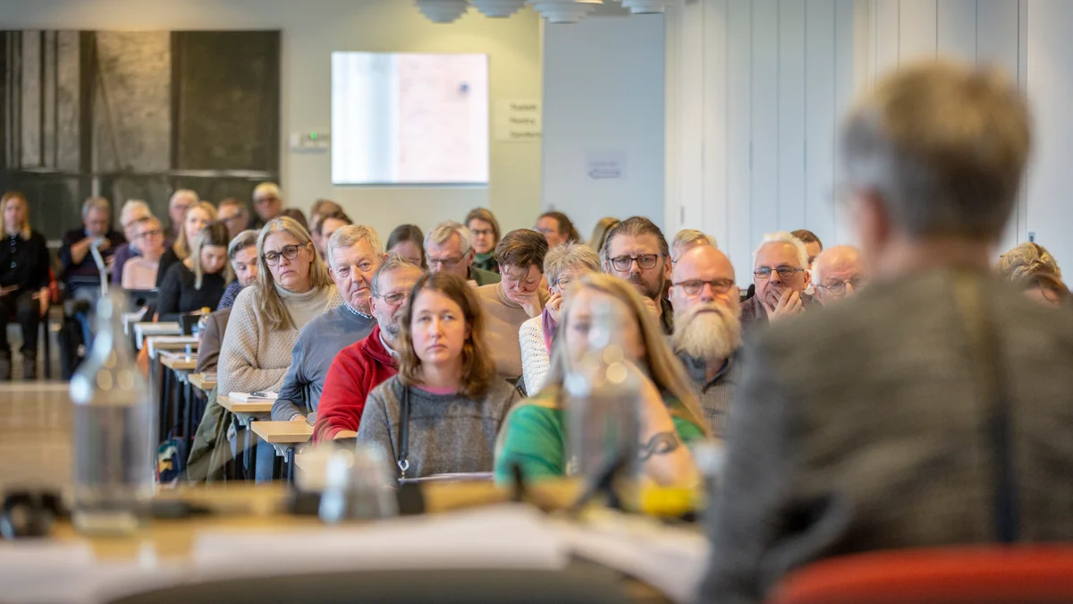 Partierna ser olika på skillnader i ledarskapet - Helagotland