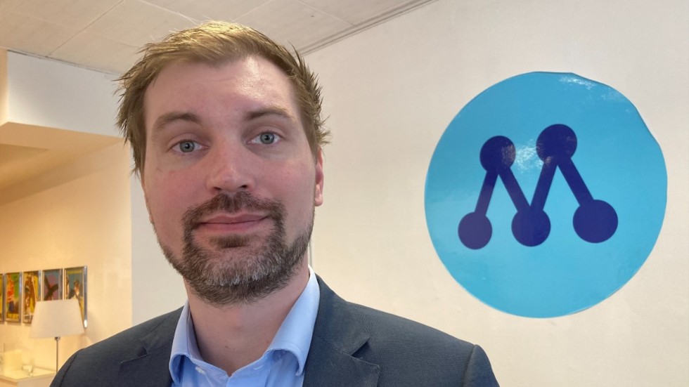 C-toppen får 54 000 i månaden • M sågar avtalet: "Det har han brutit mot"