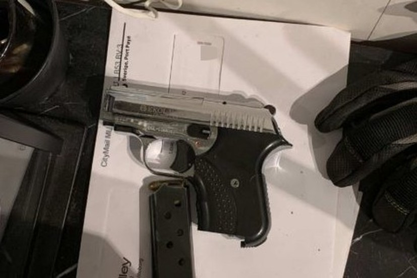 Luktade sig till knark – hittade vapen