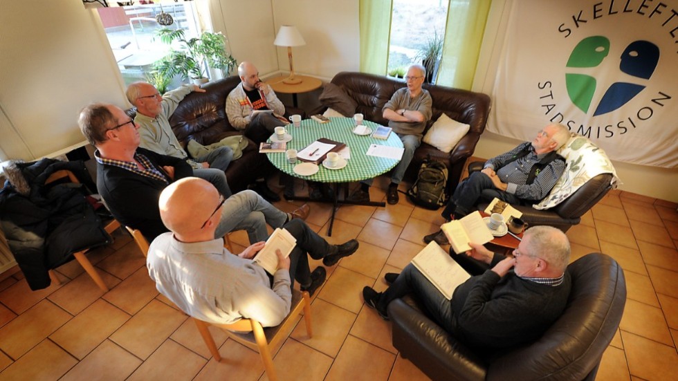 Karlar går i cirkel