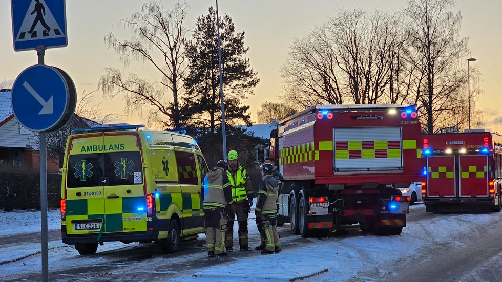 Barn påkört av traktor med plog – fördes till sjukhus