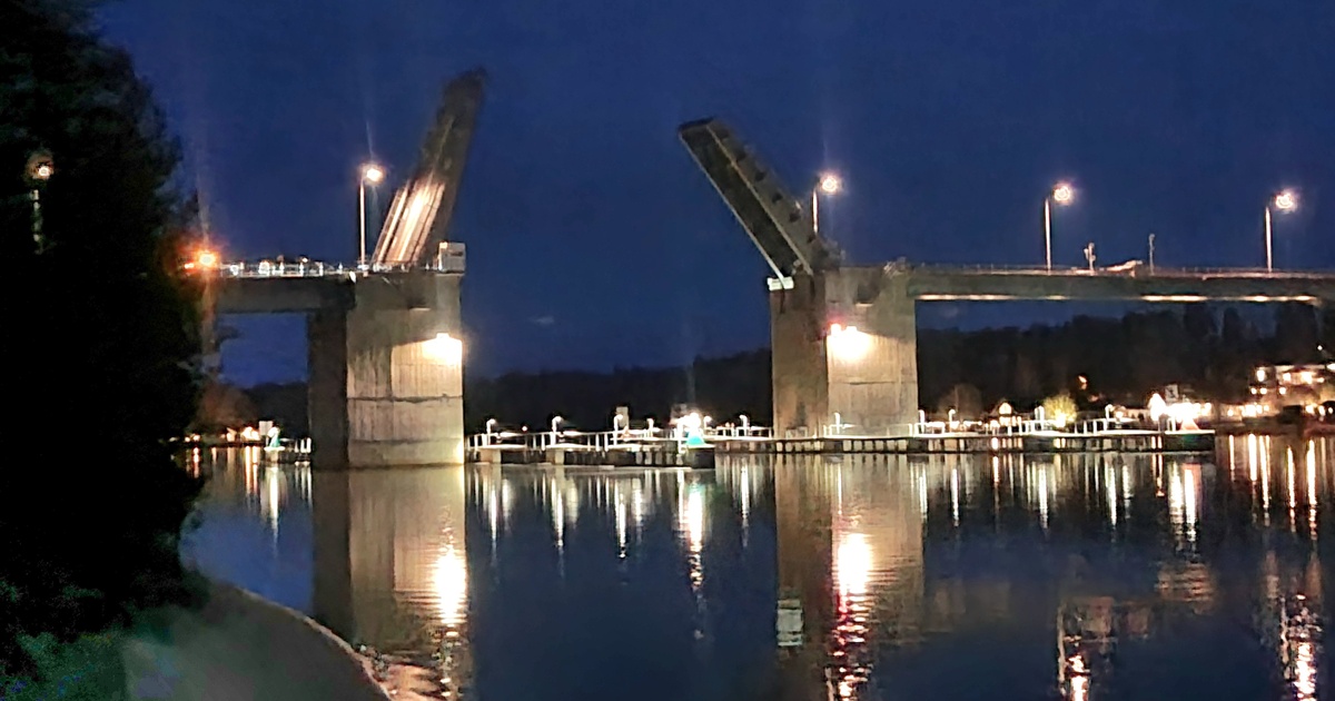 Magiskt vacker broöppning