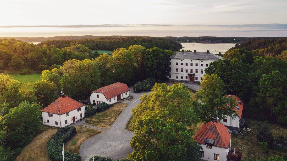 Till salu: Slott med 30 rum – och egen ö