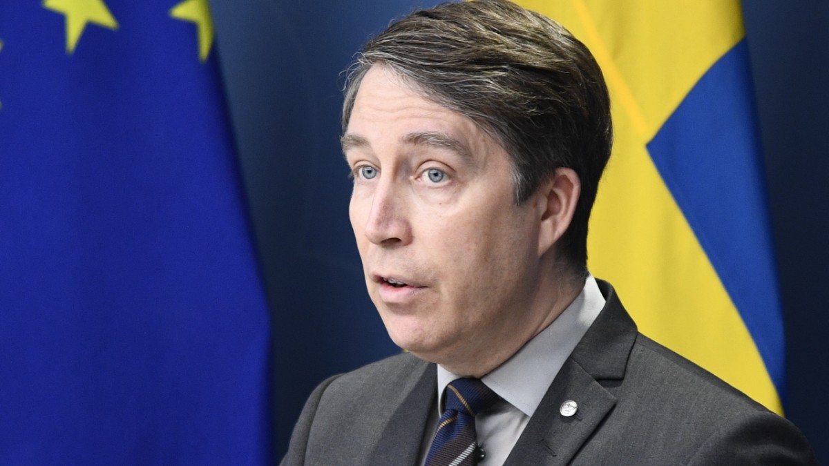 DANIEL PERSSON: Oppositionens larv hotar att fälla riksdagen