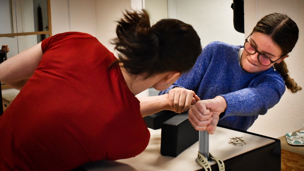 Jill, 13, bröt arm med elvafaldiga världsmästaren: ”Himla stark”