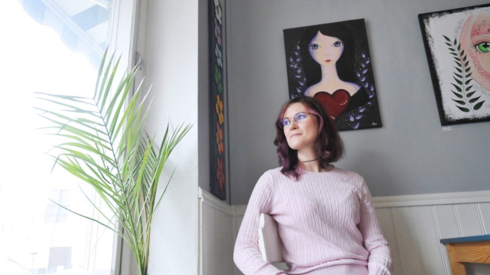 Utställning: Lina Lindahl hämtar inspiration i sin bipolaritet