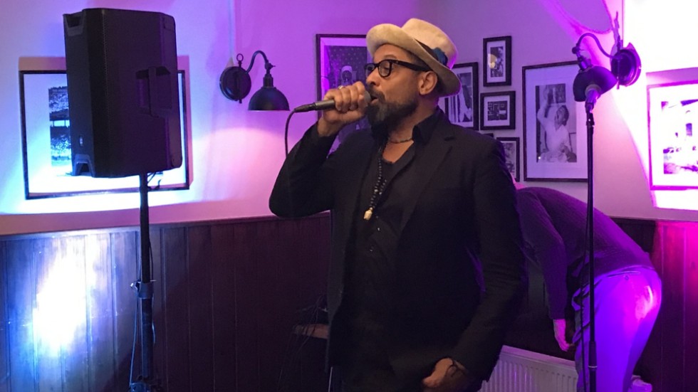 Jan Emanuel löste VIP-listan – kändisarna kom i limousine till ...