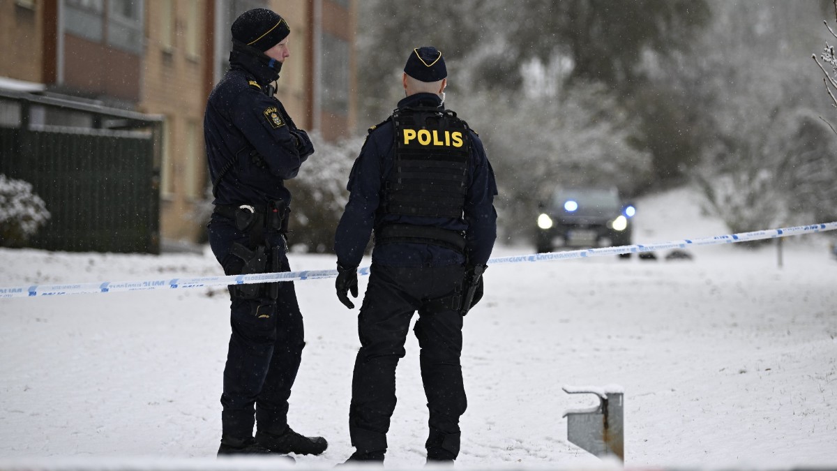 Man skjuten i benet av polis