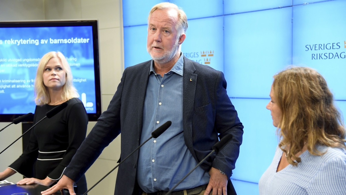 L-kritik mot regeringen om religiösa friskolor