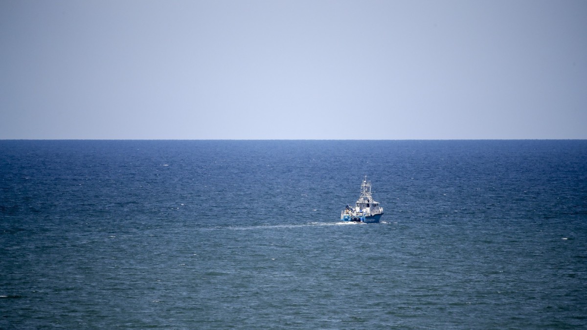 Plastkulor rann ut i havet – svårt att sanera