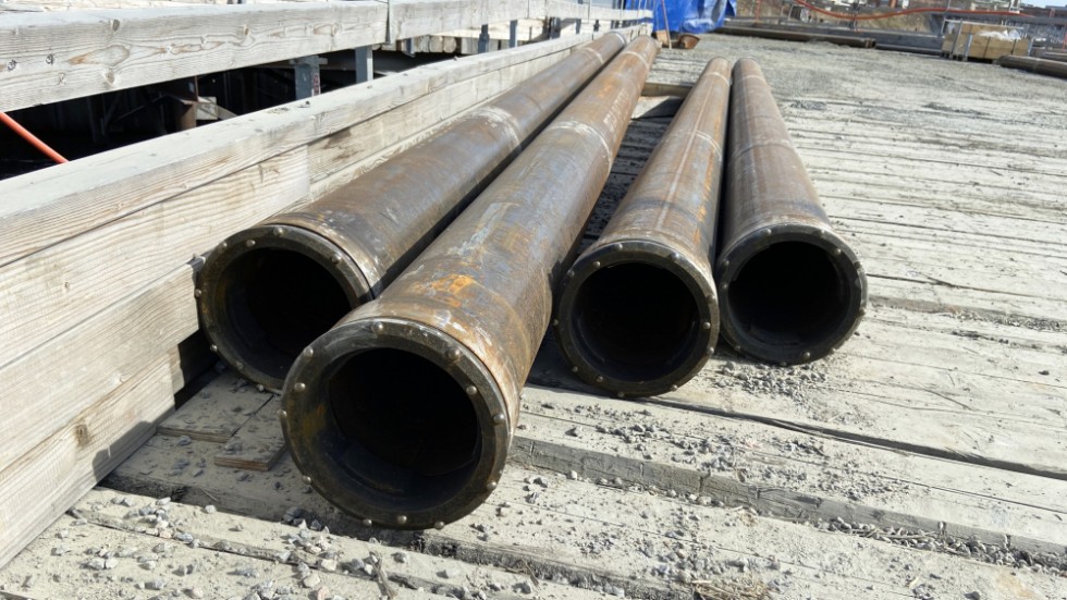 Borrar 30 meter ner till urberget – så ska bron hålla i 120 år