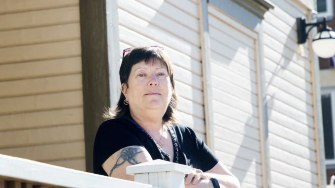 Britt-Inger känner av fördomarna i Skellefteå – vägrar vara tyst