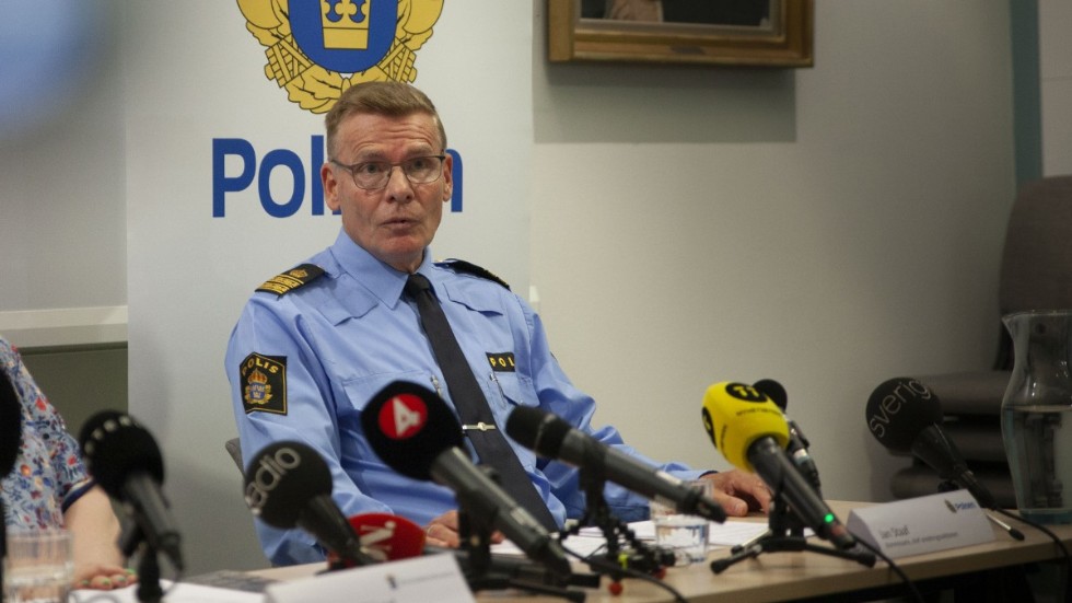 Polisen har släppt misstänkta flyktbilen – söker fritagne mannen