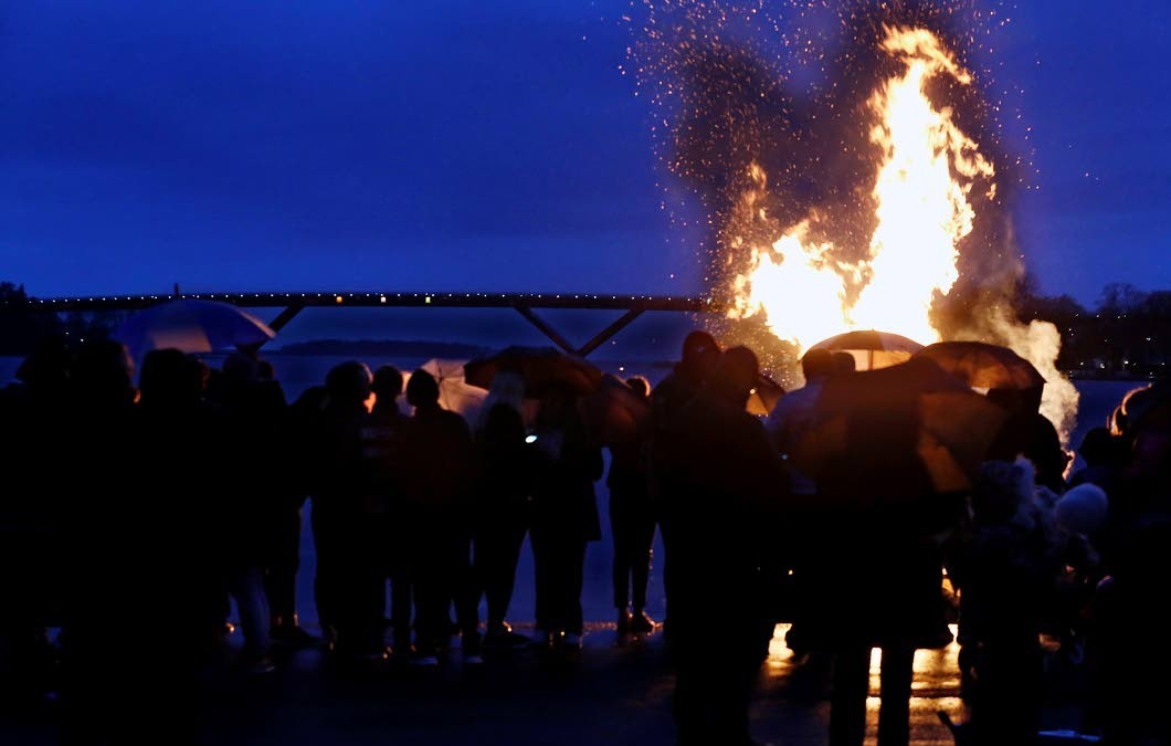 Tradition med valborgseld på viken återupptas