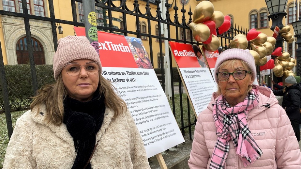 Mördade Tintin hedrades utanför stadshuset