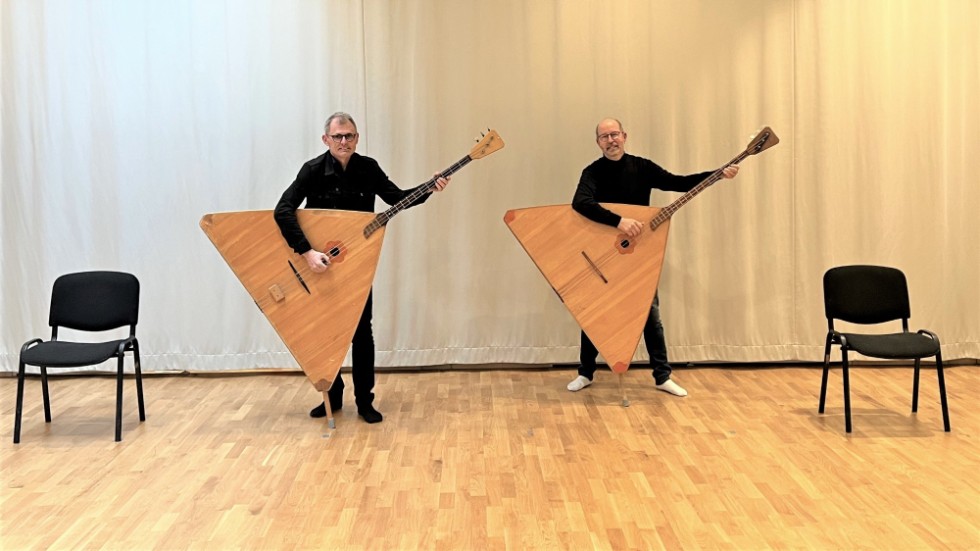 Regiondirektören kontrabasar över sin kände svåger