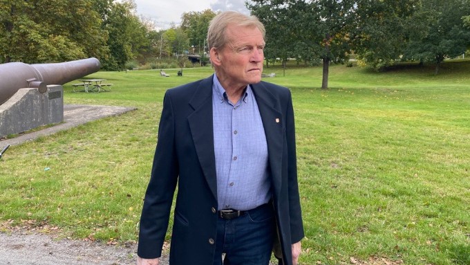 Den nya "regeringen" i Finspång presenterades • S dissade V och KD: "Står närmare Liberalerna"