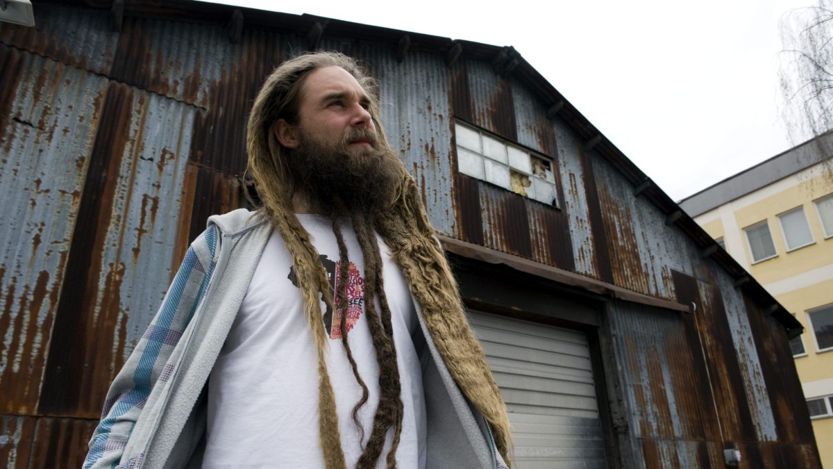 Promoe klippte sig och skaffade ett jobb