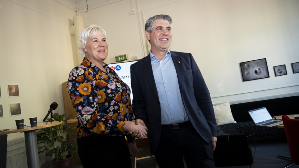 Historiskt när S och M presenterade gemensamt styre • Språkkrav ...