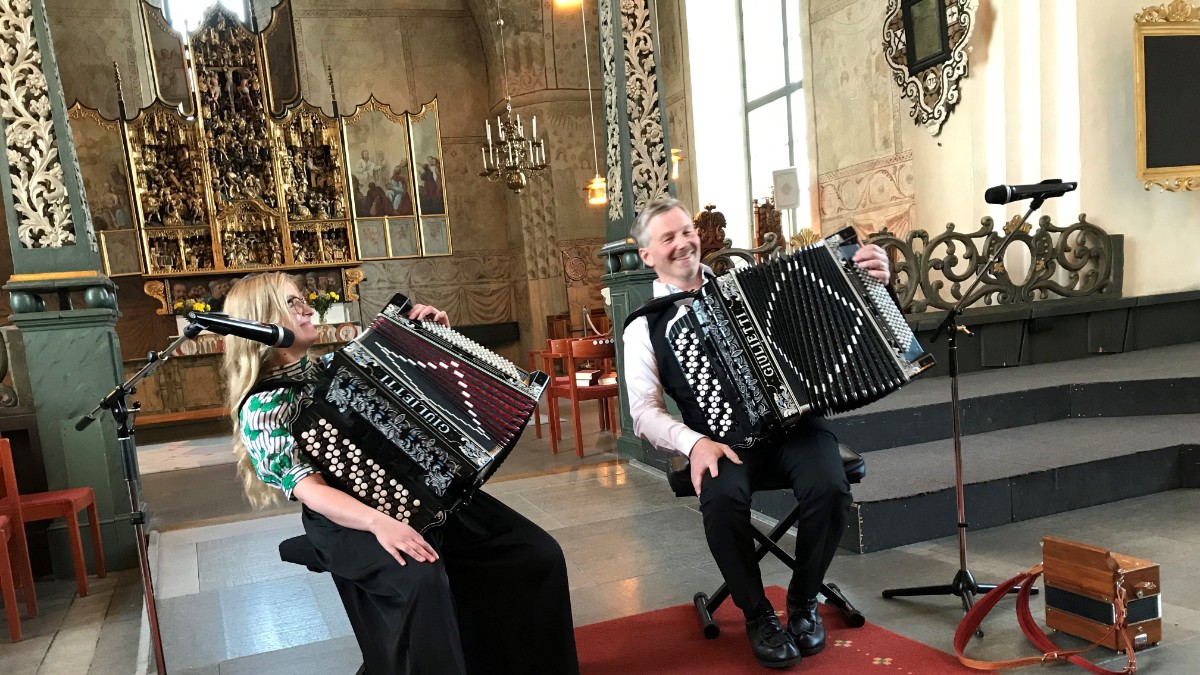 Musikaliskt möte över gränsälven inledde spelmansstämman