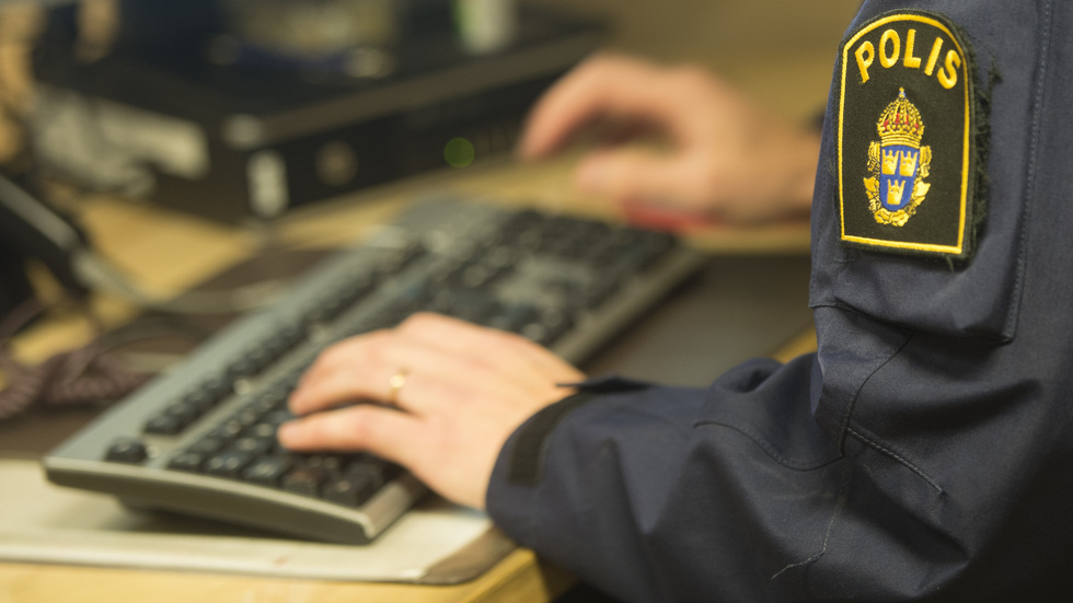 Åtalad polis kan få behålla jobbet – tog handling om sig själv