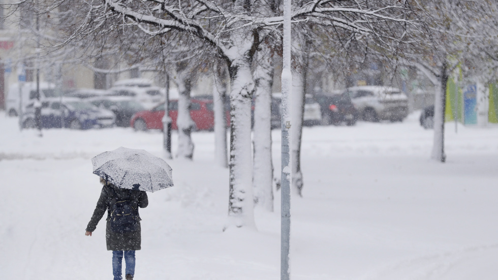 SMHI varnar för vind och snö: "Besvärligt"