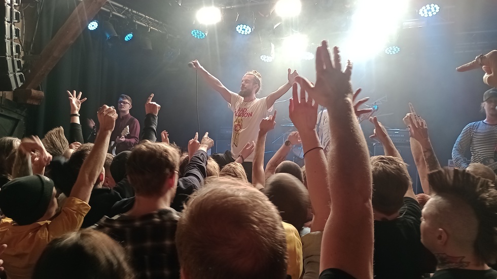 Borgerlig begravning stal showen på Katalins hemvändarkväll