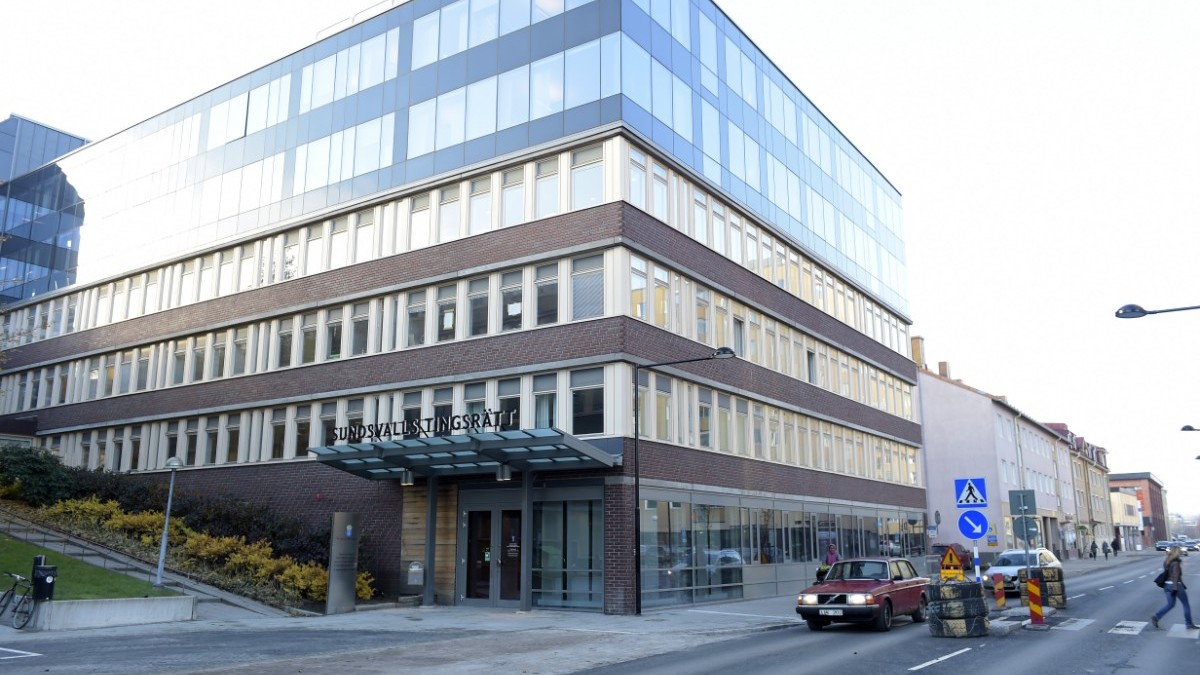 24 åring åtalas Efter Hot Om Skolskjutning Helagotland