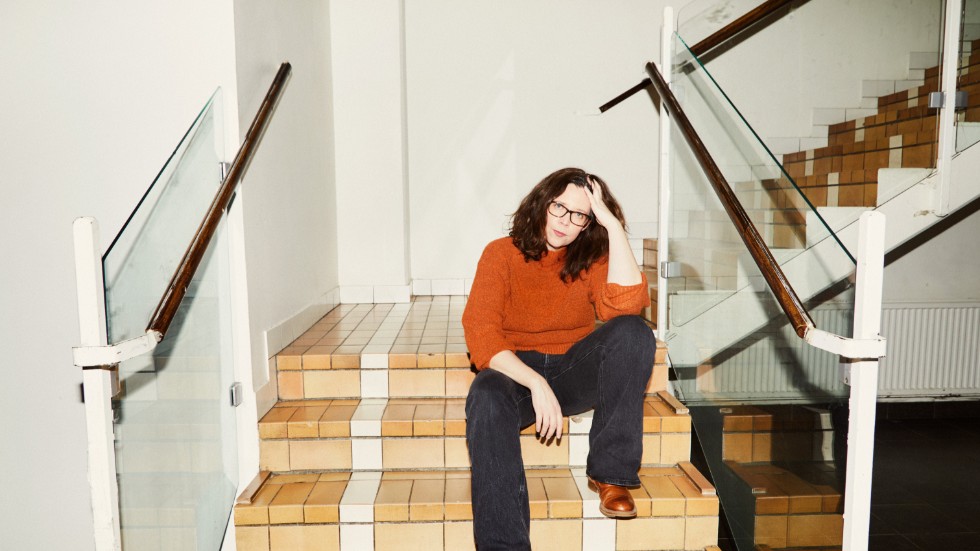 Seg start för Elise Karlssons romansvit om Sveriges mesta förort