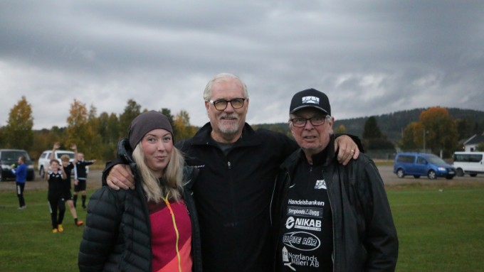 Glenn Hysén besökte fotbollsträningen i Svensbyn: "Piteå är underbart"