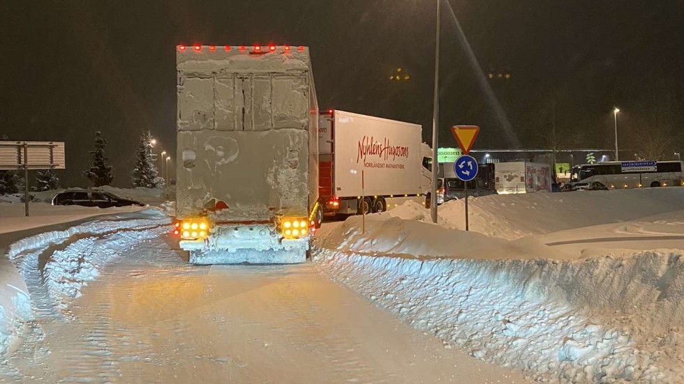 Trafikkaos i Skellefteå – långa köer på flera platser under kvällen