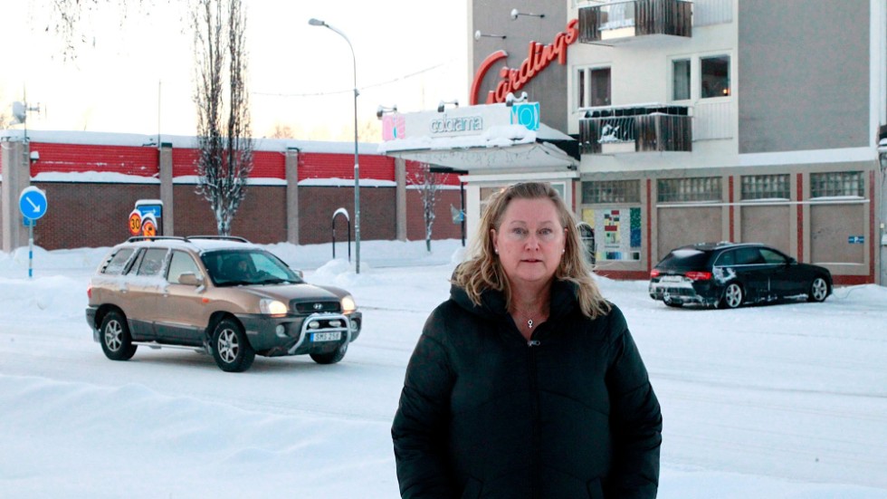Kvinnan gör allt för att skydda sig själv och barnen