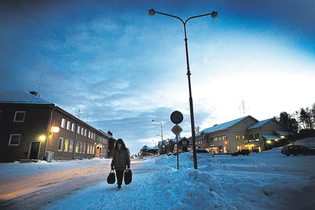 Fortsatt mörkt längs vägarna