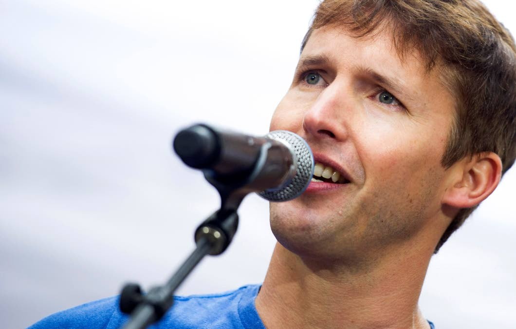 James Blunt sjunger allsång på Skansen