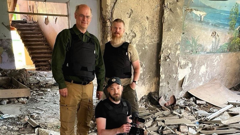 Erik åker tillbaka till kriget – gång på gång