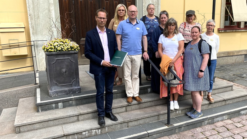 1 900 lärare och Linköpingsbor rasar mot nedskärningar i skolan