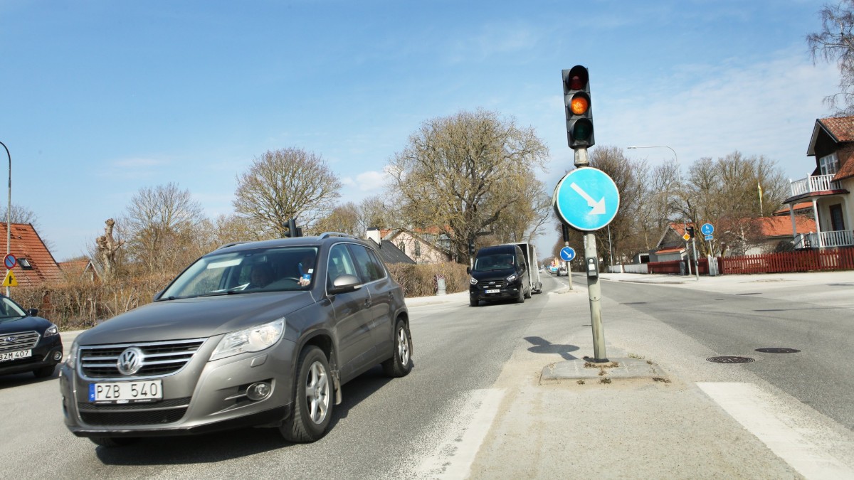 Trasigt trafikljus skapar köer i korsningen Söderväg/Gutevägen