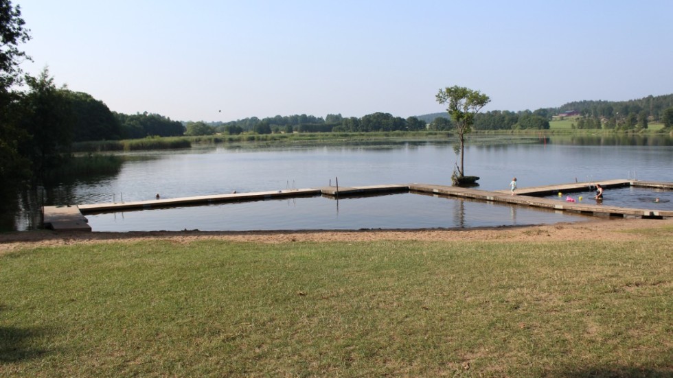 13 familjer sjuka efter bad i Sturefors • Barn spydde i flera dagar ...