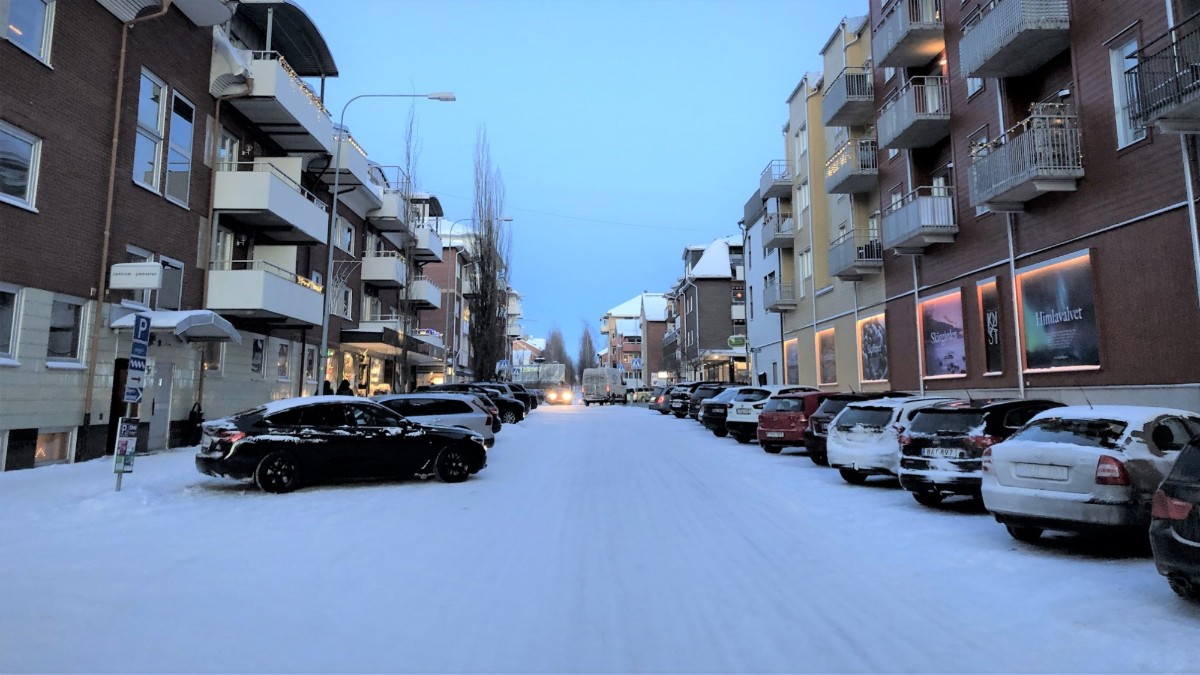 Striden fortsätter om Lillbrogatans p-platser – nytt förslag om ...