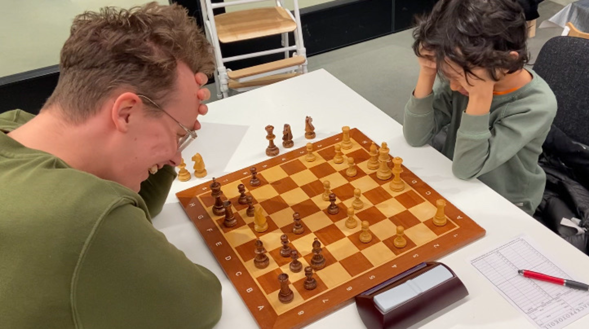 TV: Här besegrar Johan, 8 år, Norrans reporter i schack