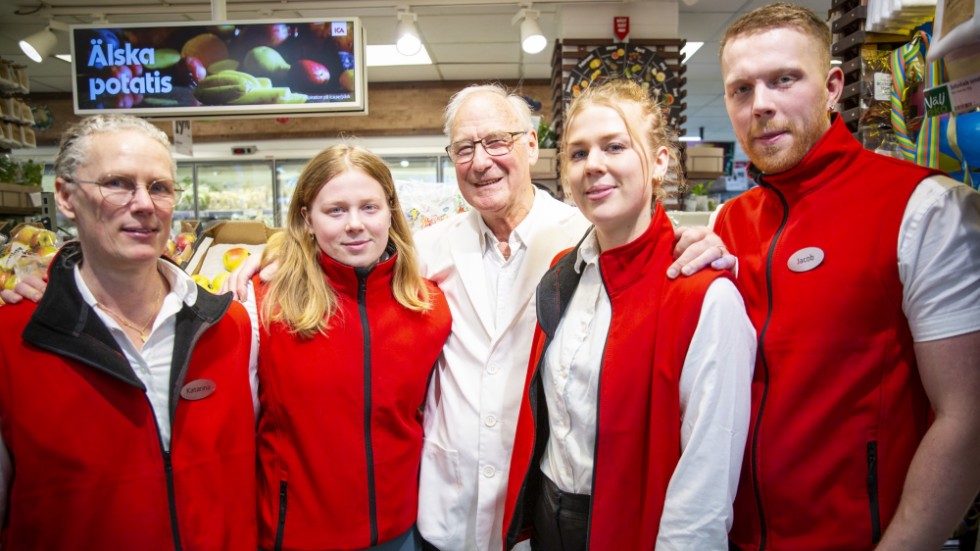 Ica Kometen firar 50 år – Grundaren Gösta bjöd kunderna på tårta