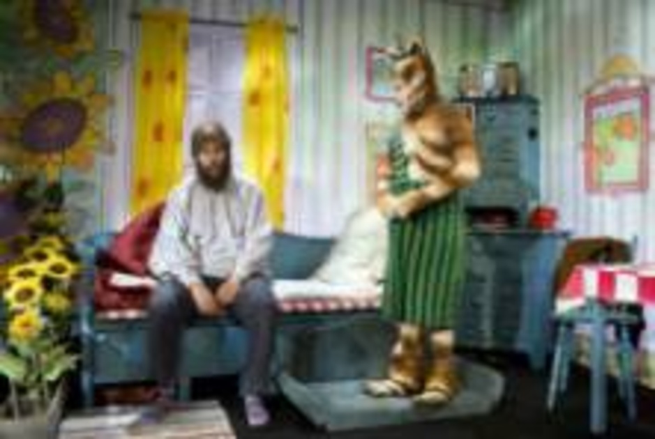 Katten Findus flyttar till Pettsons utedass