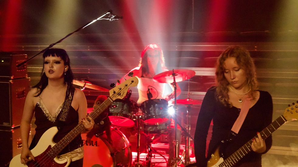 RECENSION: Röda Naglar är sundast i världen