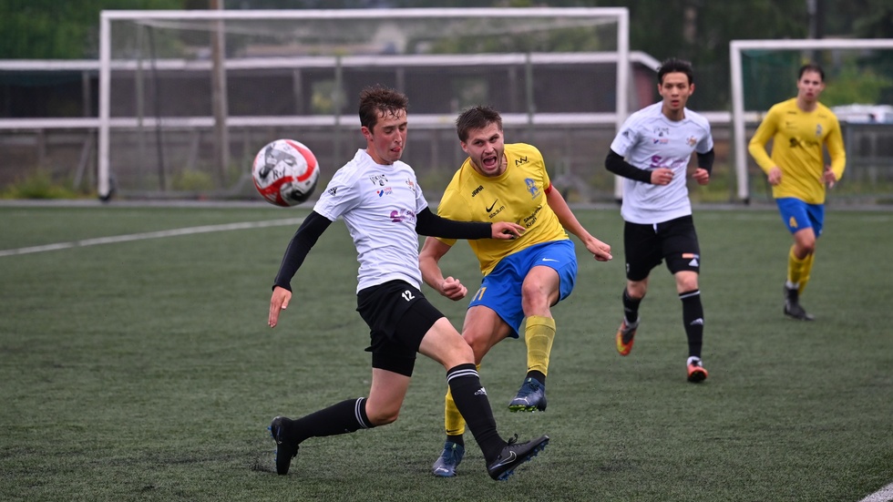 BILDEXTRA: Vild glädje och närkamper – se bilder från derbyt