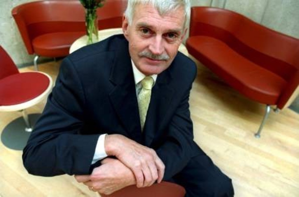 Bengt Emil Johnson har avlidit