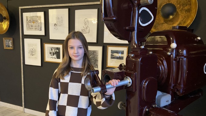 Lily, 11 år, från Gnesta har en roll i den populära thrillerserien på C ...