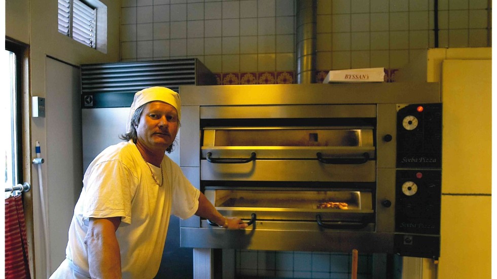 50 år som pizzabagare – nu berättar ”Halla” hela storyn