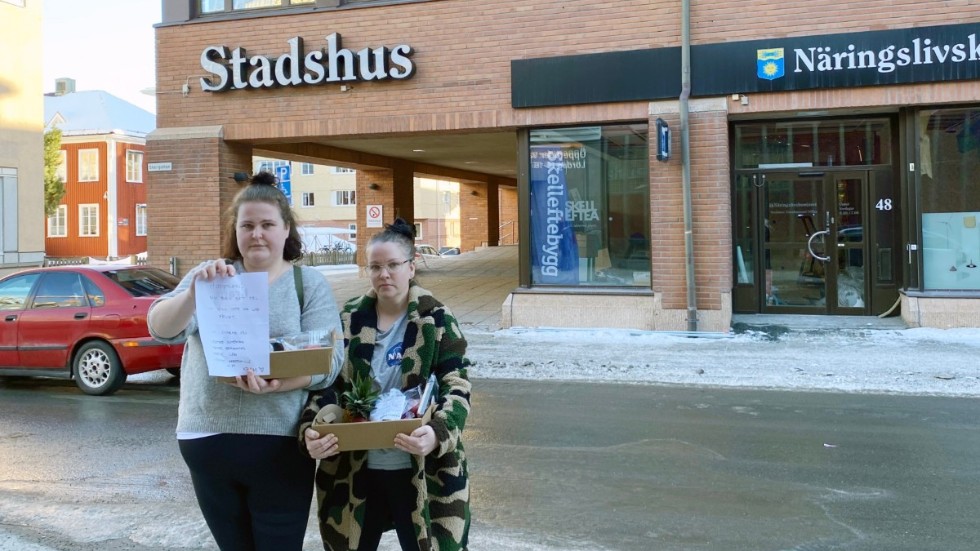 Anställda i äldreomsorgen lämnar tillbaka fruktkorg de fick som tack ...