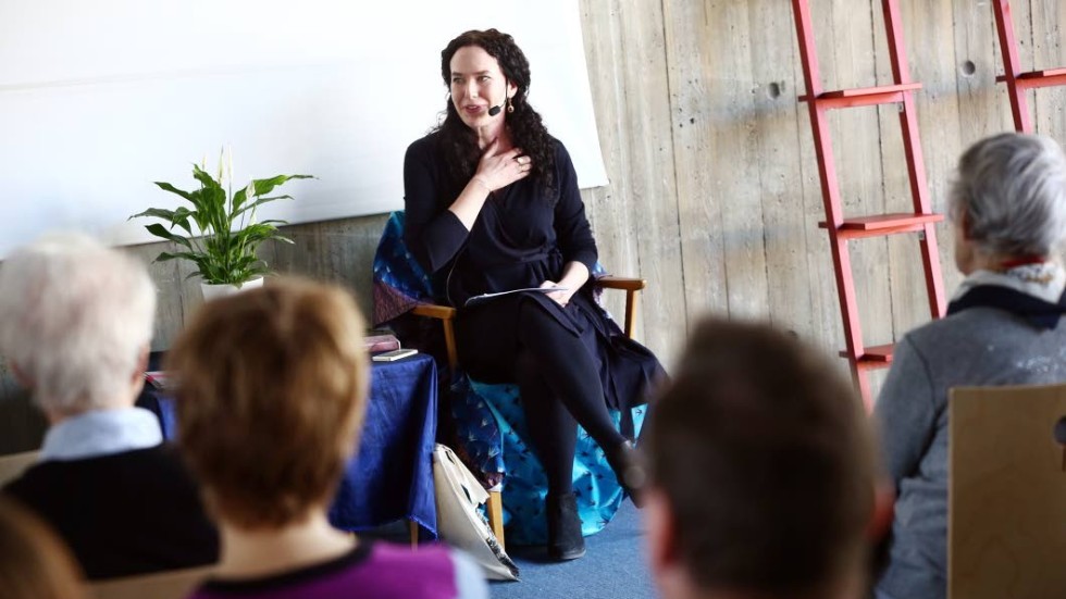 Therese Bohman mot väggen