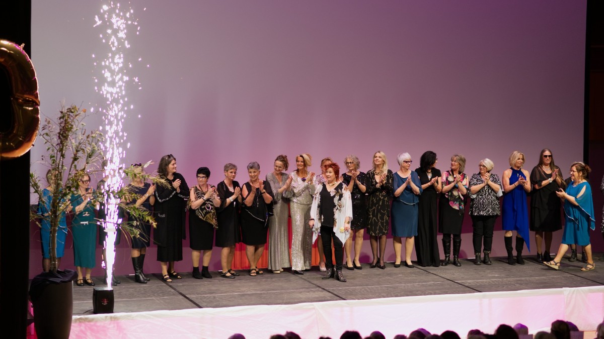 Glitter och glamour på klädbutikens jubileumskväll